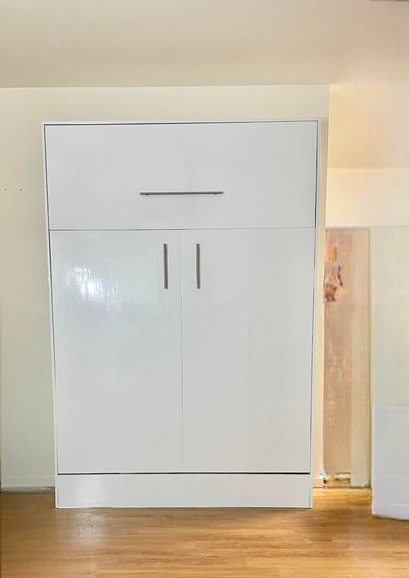 The Linnae - Hawaii Space Saving Beds